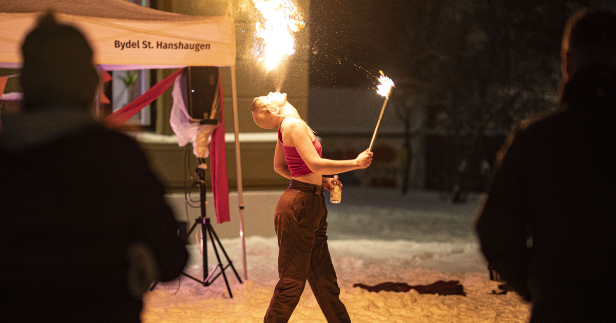 Huset på Haugen endelig åpnet: - Åpningsfesten ble ikke avlyst. Den ble ... Huset på Haugen endelig åpnet: - Åpningsfesten ble ikke avlyst. Den ble ...